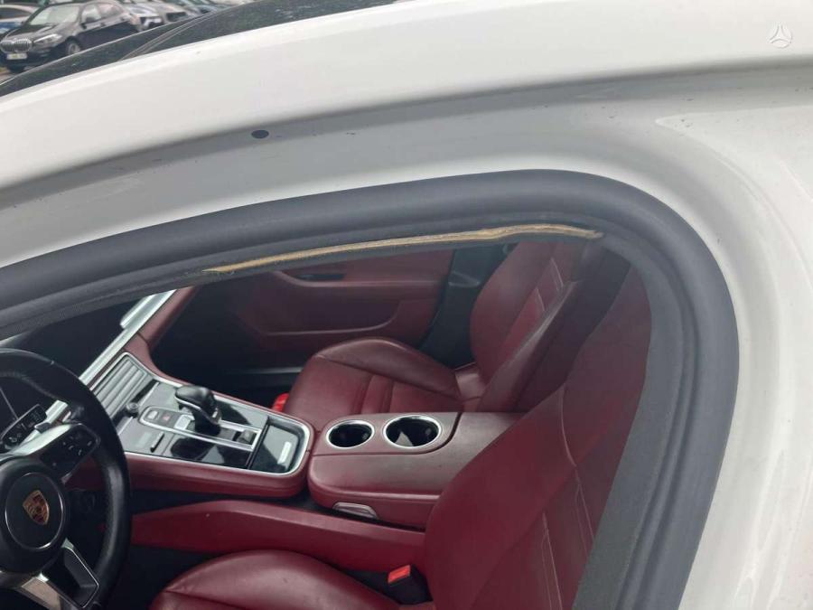 Balts Porsche Panamera 2018 Raseiniai, ar dzinēja tilpumu 3.00 L un nobraukumu 103 tūkst. km par 29900 €, foto 23 vietnē AUTOMOTO.COM.LV