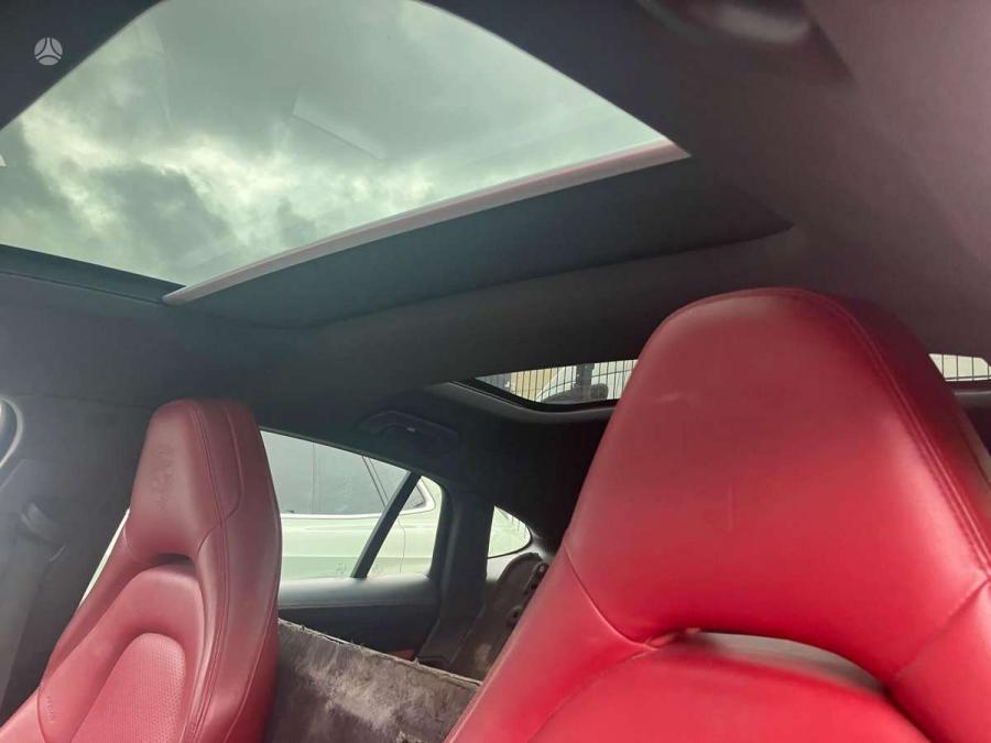 Balts Porsche Panamera 2018 Raseiniai, ar dzinēja tilpumu 3.00 L un nobraukumu 103 tūkst. km par 29900 €, foto 24 vietnē AUTOMOTO.COM.LV