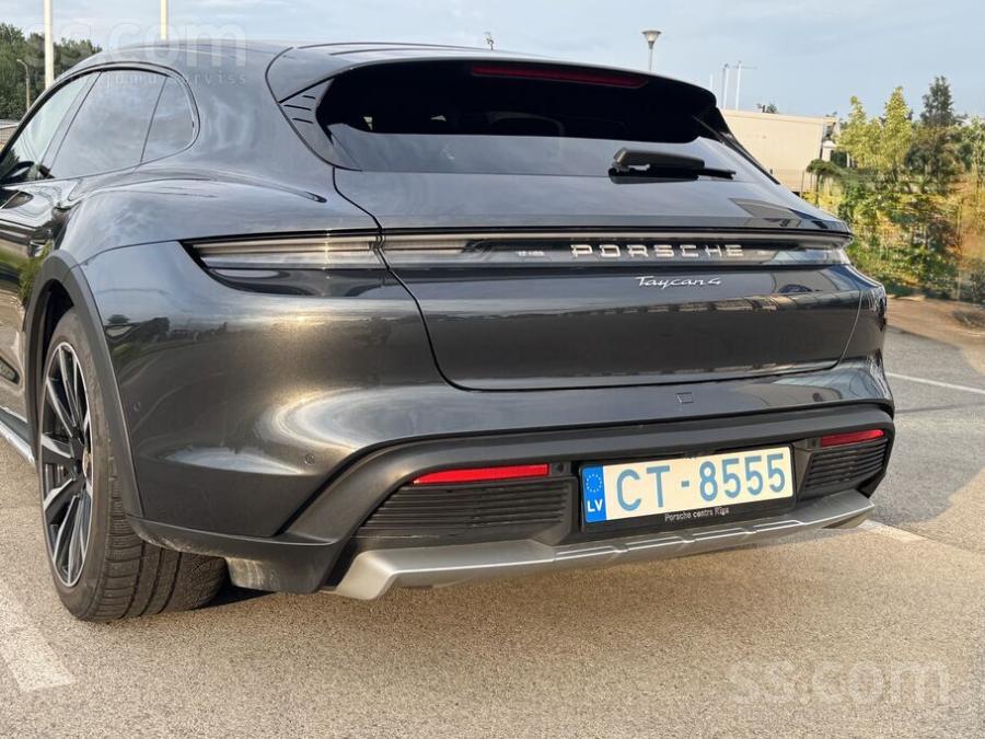 Черный Порше Тайкан 2024 в Рига, объемом двигателя 0.00 л и пробегом 63 тыс. км за 70500 €, фото 8 на AUTOMOTO.COM.LV