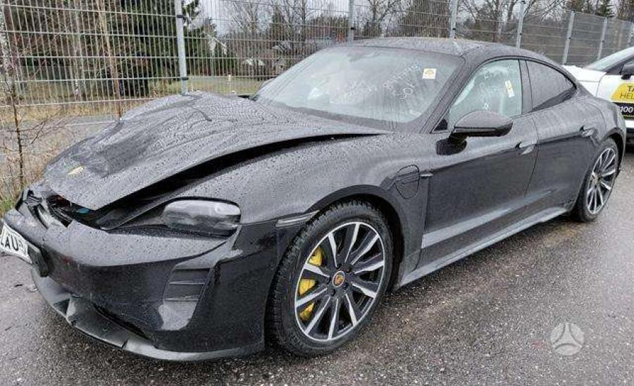 Black Porsche Taycan 2020 in Vilnius, with an engine capacity of 0.00 L and mileage of 84 thousand km for 39500 €, photo 1 on AUTOMOTO.COM.LV
