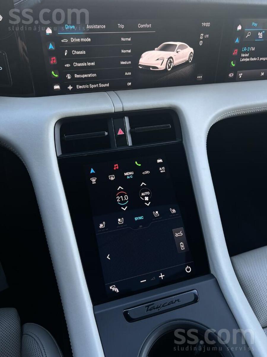 Melns Porsche Taycan 2020 Rīga, ar dzinēja tilpumu 0.00 L un nobraukumu 61 tūkst. km par 49900 €, foto 17 vietnē AUTOMOTO.COM.LV