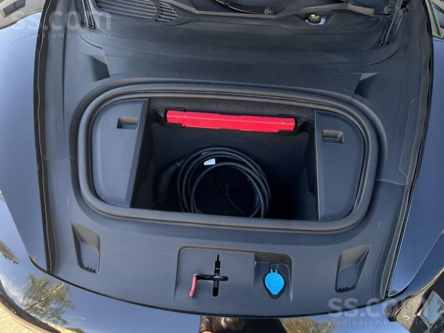 Melns Porsche Taycan 2020 Rīga, ar dzinēja tilpumu 0.00 L un nobraukumu 61 tūkst. km par 49900 €, foto 26 vietnē AUTOMOTO.COM.LV