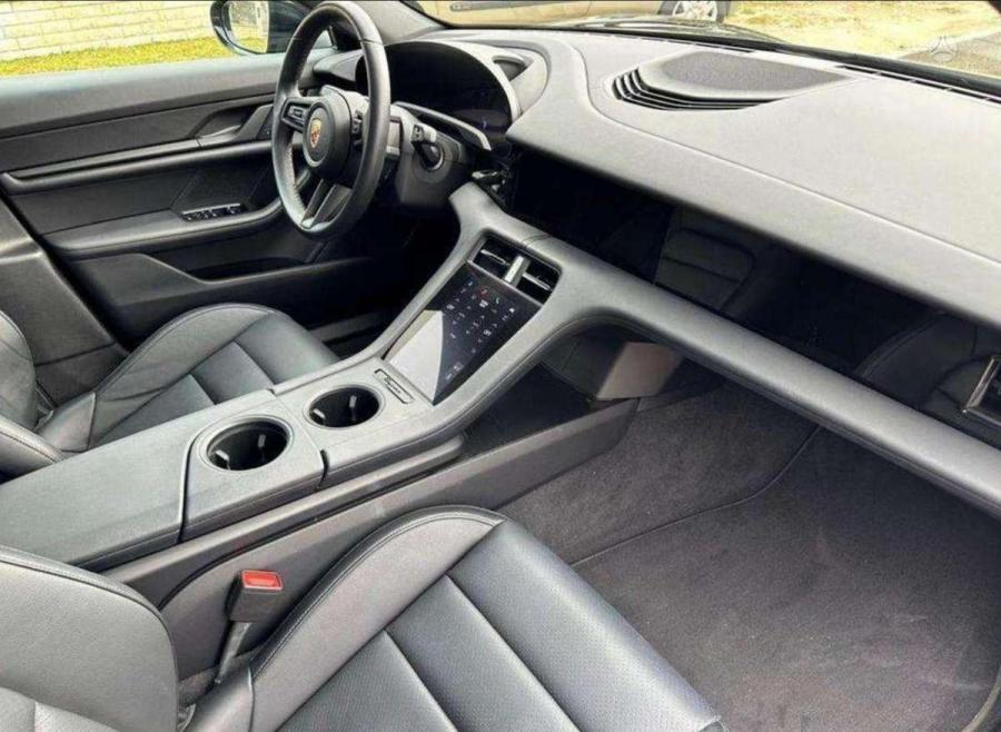 Melns Porsche Taycan 2020 Viļņa, ar dzinēja tilpumu 0.00 L un nobraukumu 92 tūkst. km par 49550 €, foto 1 vietnē AUTOMOTO.COM.LV