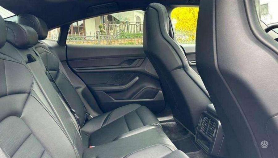 Melns Porsche Taycan 2020 Viļņa, ar dzinēja tilpumu 0.00 L un nobraukumu 92 tūkst. km par 49550 €, foto 7 vietnē AUTOMOTO.COM.LV