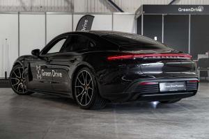 Melns Porsche Taycan 2020 Viļņa, ar dzinēja tilpumu 0.00 L un nobraukumu 98 tūkst. km par 54990 €, foto 3 vietnē AUTOMOTO.COM.LV