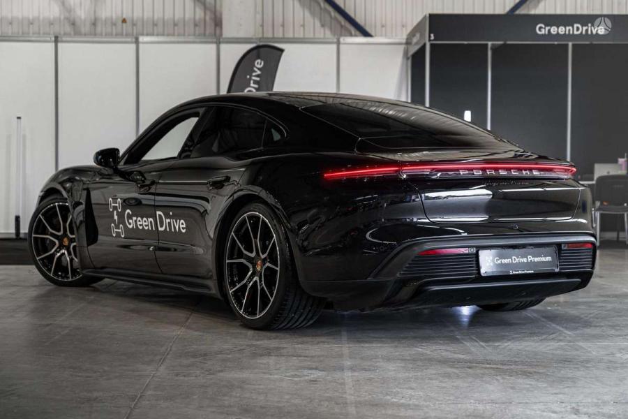 Melns Porsche Taycan 2020 Viļņa, ar dzinēja tilpumu 0.00 L un nobraukumu 98 tūkst. km par 54990 €, foto 3 vietnē AUTOMOTO.COM.LV