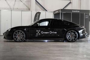Melns Porsche Taycan 2020 Viļņa, ar dzinēja tilpumu 0.00 L un nobraukumu 98 tūkst. km par 54990 €, foto 4 vietnē AUTOMOTO.COM.LV