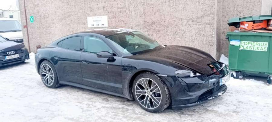 Melns Porsche Taycan 2021 Šilutė, ar dzinēja tilpumu 0.00 L un nobraukumu 39 tūkst. km par 35500 €, foto 1 vietnē AUTOMOTO.COM.LV