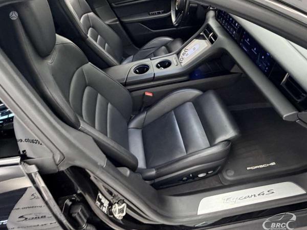 Порше Тайкан 2021 в Вильнюс на AUTOMOTO.COM.LV Черный Порше Тайкан 2021 в Вильнюс, объемом двигателя 0.00 л и пробегом 87 тыс. км за 59900 €, фото 7 на AUTOMOTO.COM.LV