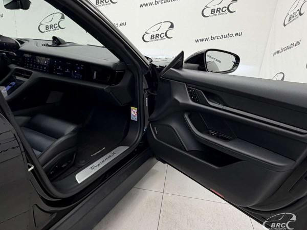 Порше Тайкан 2021 в Вильнюс на AUTOMOTO.COM.LV Черный Порше Тайкан 2021 в Вильнюс, объемом двигателя 0.00 л и пробегом 87 тыс. км за 59900 €, фото 10 на AUTOMOTO.COM.LV