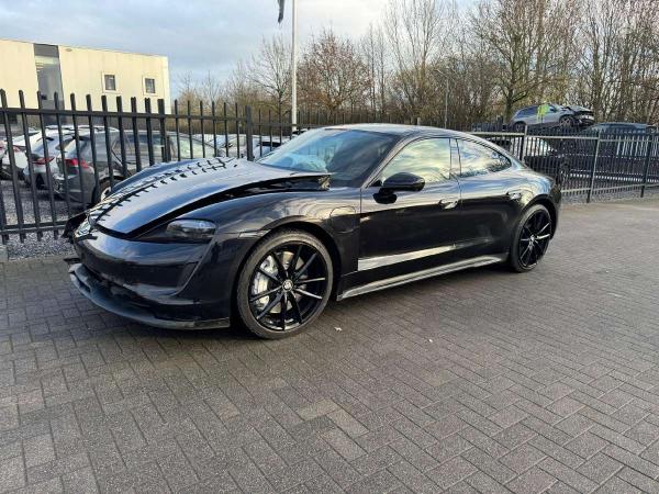Black Porsche Taycan 2022 in Kaunas, with an engine capacity of 0.00 L and mileage of 79 thousand km for 34890 €, photo 4 on AUTOMOTO.COM.LV