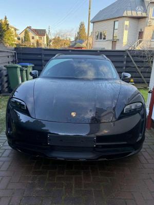 Melns Porsche Taycan 2021 Kauņa, ar dzinēja tilpumu 0.00 L un nobraukumu 62 tūkst. km par 42900 €, foto 3 vietnē AUTOMOTO.COM.LV