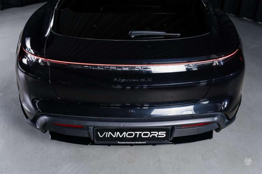 Melns Porsche Taycan 2021 Viļņa, ar dzinēja tilpumu 0.00 L un nobraukumu 84 tūkst. km par 64999 €, foto 14 vietnē AUTOMOTO.COM.LV