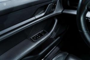 Melns Porsche Taycan 2021 Viļņa, ar dzinēja tilpumu 0.00 L un nobraukumu 84 tūkst. km par 64999 €, foto 17 vietnē AUTOMOTO.COM.LV