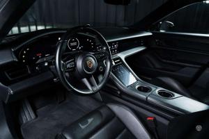 Melns Porsche Taycan 2021 Viļņa, ar dzinēja tilpumu 0.00 L un nobraukumu 84 tūkst. km par 64999 €, foto 18 vietnē AUTOMOTO.COM.LV