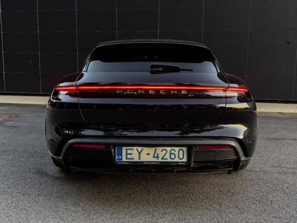 Melns Porsche Taycan 2022 Jelgava, ar dzinēja tilpumu 0.00 L un nobraukumu 88 tūkst. km par 68700 €, foto 5 vietnē AUTOMOTO.COM.LV