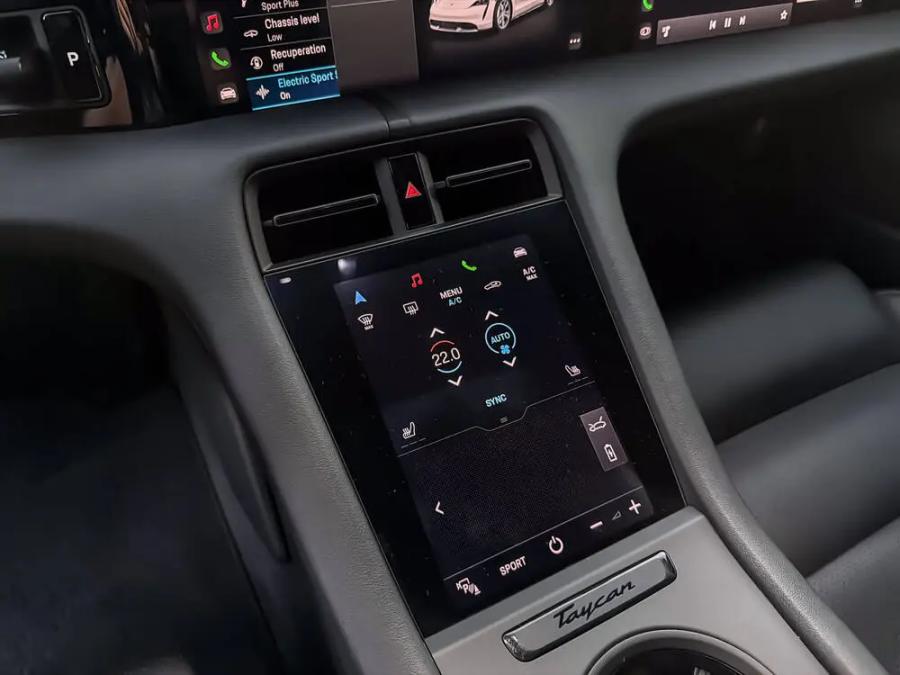 Melns Porsche Taycan 2022 Jelgava, ar dzinēja tilpumu 0.00 L un nobraukumu 88 tūkst. km par 68700 €, foto 21 vietnē AUTOMOTO.COM.LV