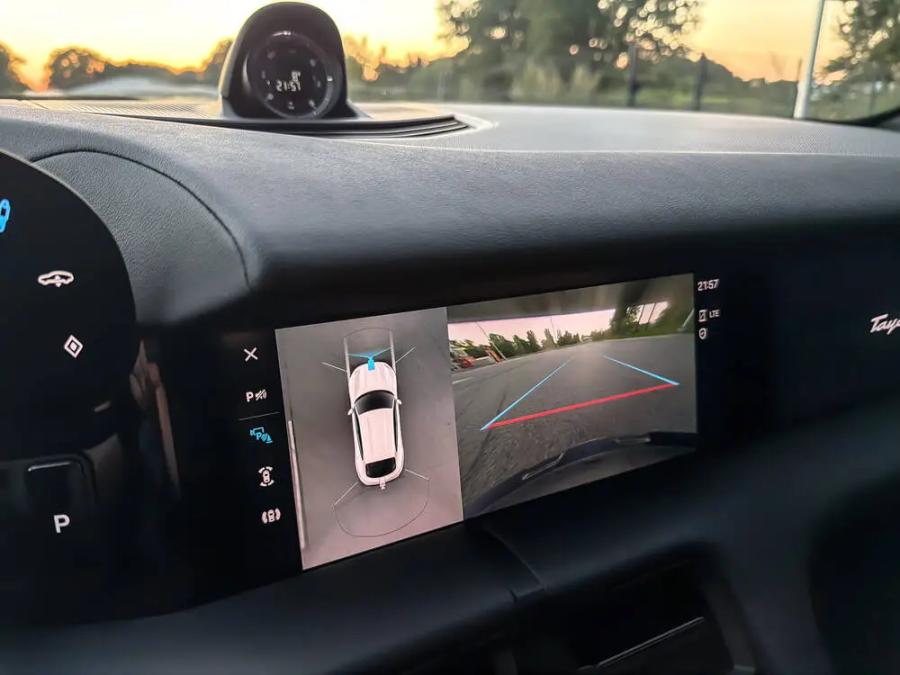 Melns Porsche Taycan 2022 Jelgava, ar dzinēja tilpumu 0.00 L un nobraukumu 88 tūkst. km par 68700 €, foto 23 vietnē AUTOMOTO.COM.LV