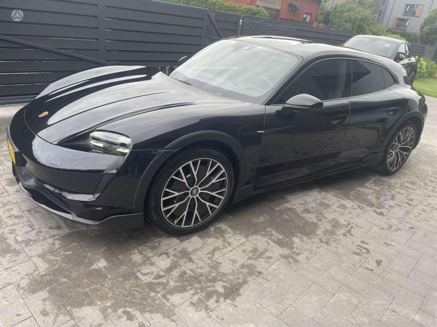 Black Porsche Taycan 2022 in Kaunas, with an engine capacity of 0.00 L and mileage of 66 thousand km for 56500 €, photo 4 on AUTOMOTO.COM.LV
