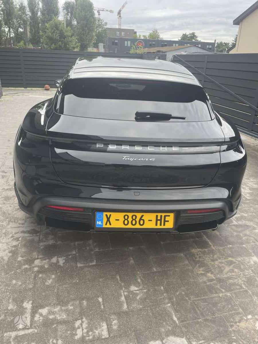 Black Porsche Taycan 2022 in Kaunas, with an engine capacity of 0.00 L and mileage of 66 thousand km for 56500 €, photo 5 on AUTOMOTO.COM.LV
