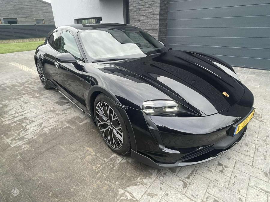 Black Porsche Taycan 2022 in Kaunas, with an engine capacity of 0.00 L and mileage of 66 thousand km for 56500 €, photo 7 on AUTOMOTO.COM.LV