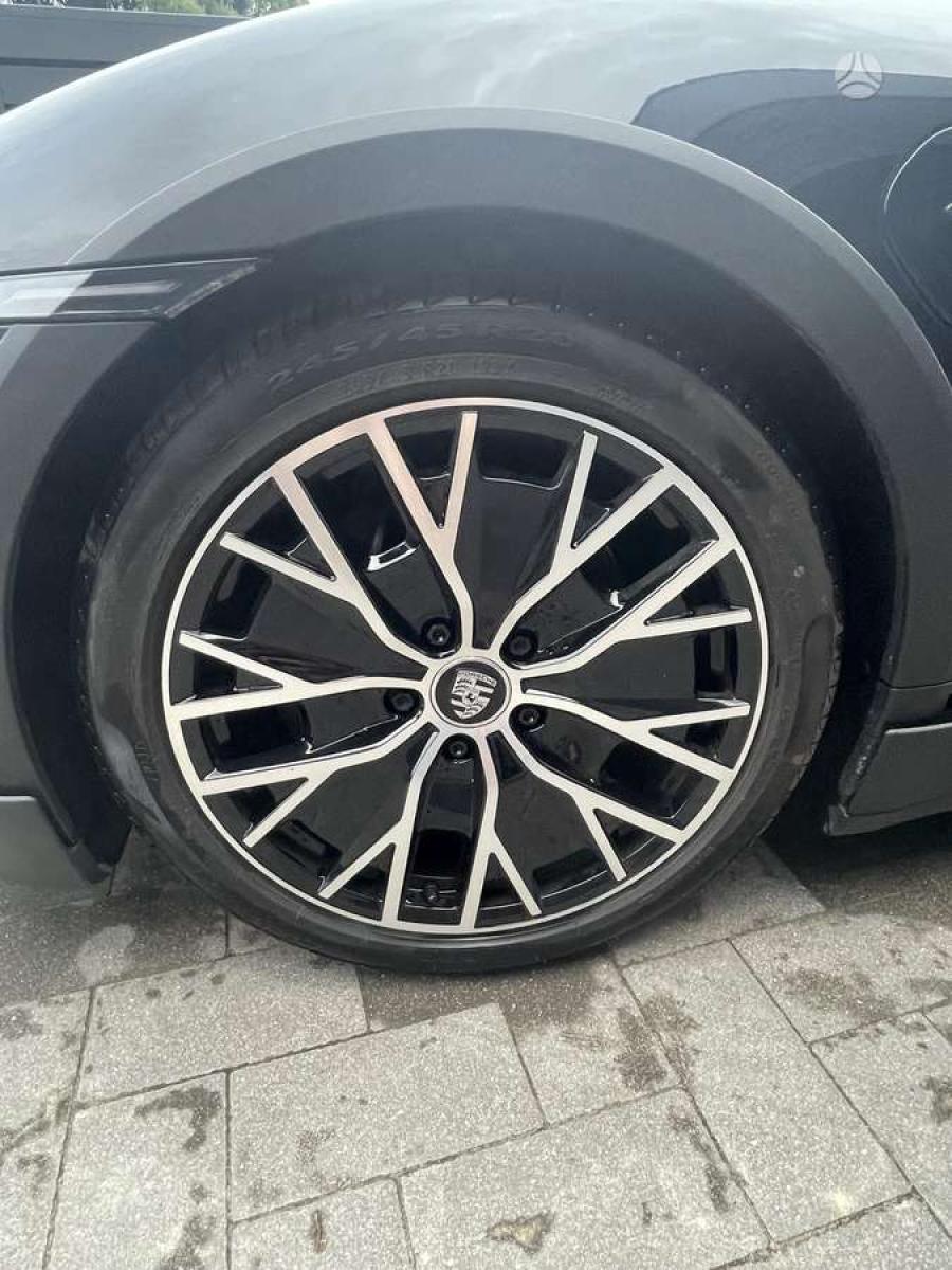 Black Porsche Taycan 2022 in Kaunas, with an engine capacity of 0.00 L and mileage of 66 thousand km for 56500 €, photo 10 on AUTOMOTO.COM.LV
