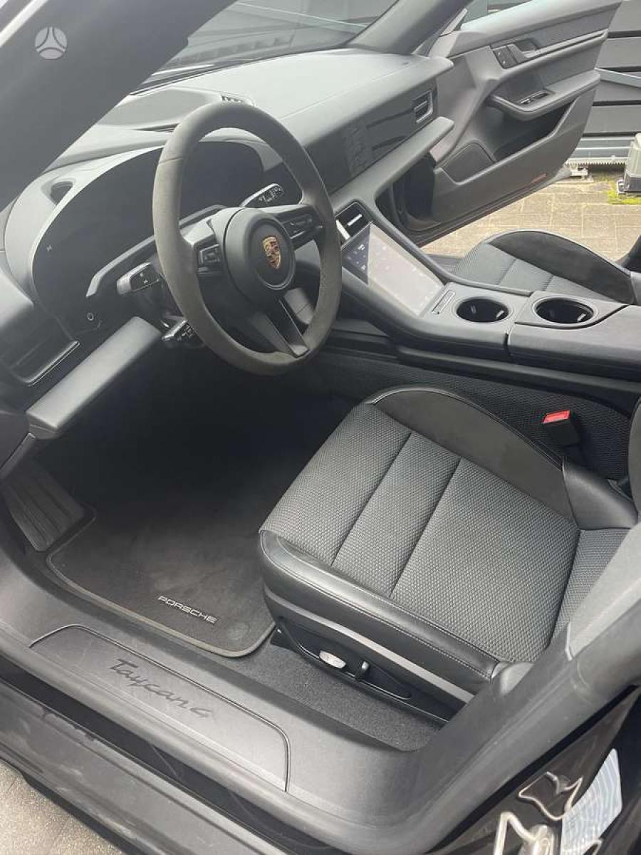 Black Porsche Taycan 2022 in Kaunas, with an engine capacity of 0.00 L and mileage of 66 thousand km for 56500 €, photo 18 on AUTOMOTO.COM.LV