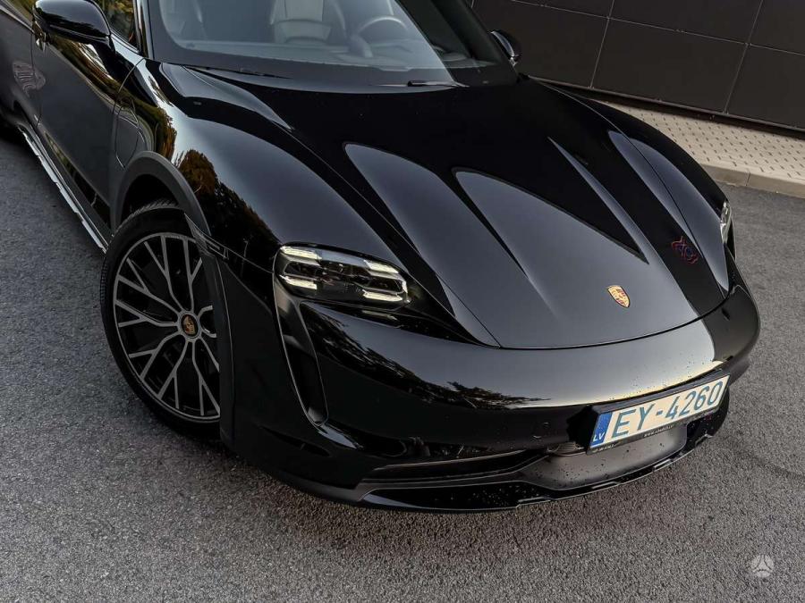 Black Porsche Taycan 2022 in Siauliai, with an engine capacity of 0.00 L and mileage of 74 thousand km for 67900 €, photo 3 on AUTOMOTO.COM.LV
