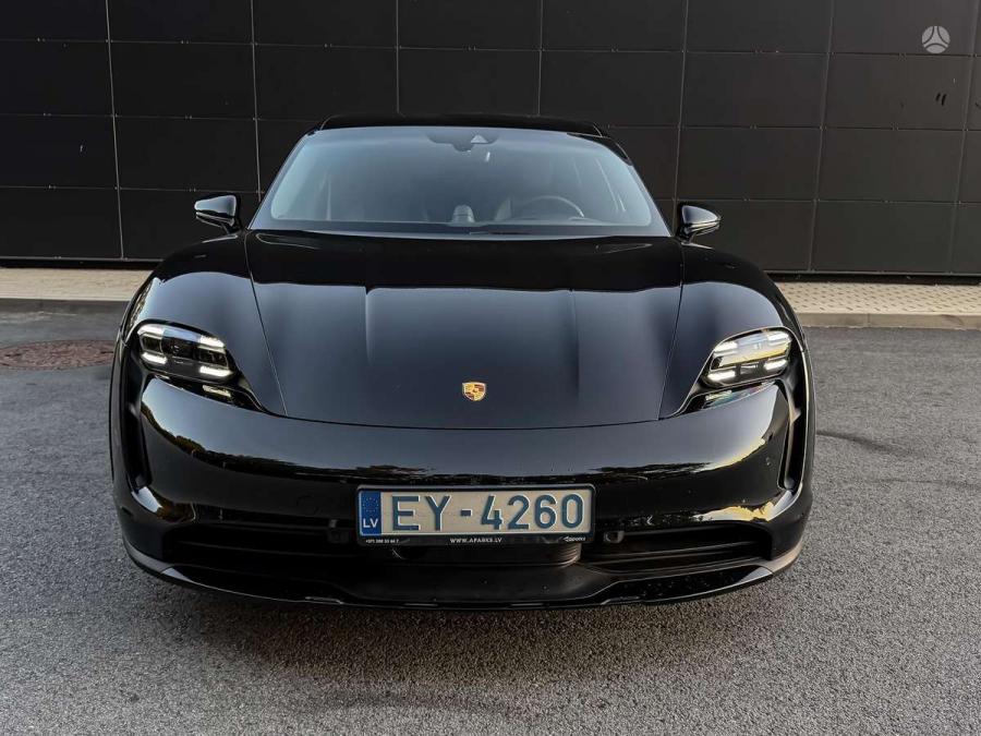 Black Porsche Taycan 2022 in Siauliai, with an engine capacity of 0.00 L and mileage of 74 thousand km for 67900 €, photo 4 on AUTOMOTO.COM.LV