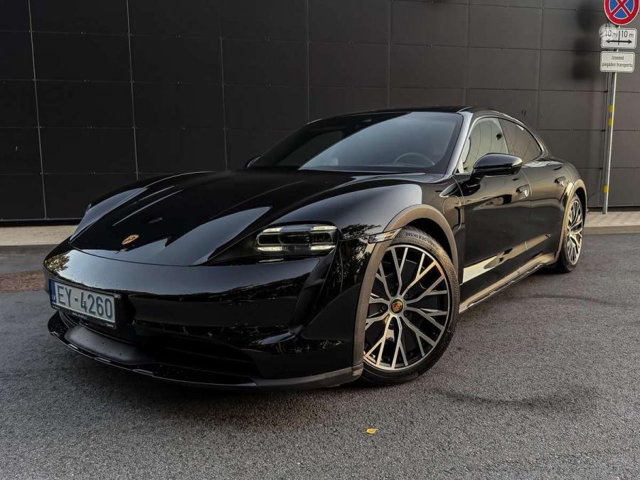 Black Porsche Taycan 2022 in Siauliai, with an engine capacity of 0.00 L and mileage of 74 thousand km for 67900 €, photo 8 on AUTOMOTO.COM.LV