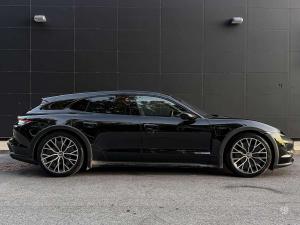 Black Porsche Taycan 2022 in Siauliai, with an engine capacity of 0.00 L and mileage of 74 thousand km for 67900 €, photo 9 on AUTOMOTO.COM.LV