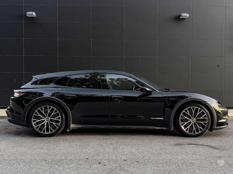 Black Porsche Taycan 2022 in Siauliai, with an engine capacity of 0.00 L and mileage of 74 thousand km for 67900 €, photo 9 on AUTOMOTO.COM.LV