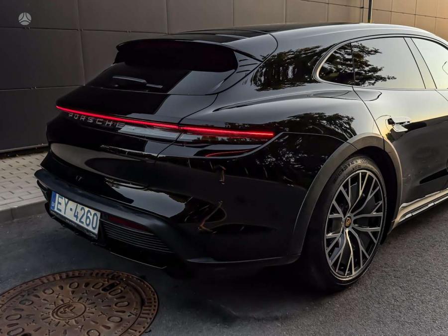 Black Porsche Taycan 2022 in Siauliai, with an engine capacity of 0.00 L and mileage of 74 thousand km for 67900 €, photo 10 on AUTOMOTO.COM.LV