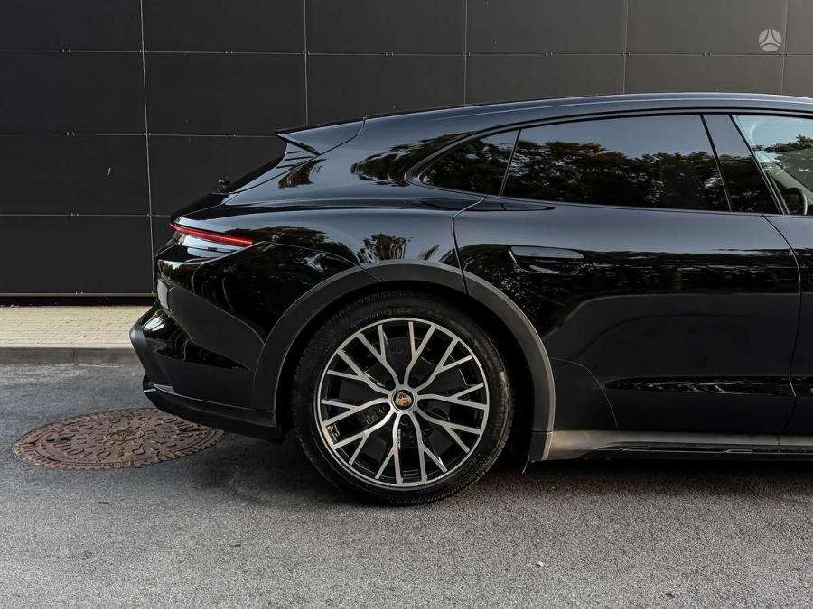 Black Porsche Taycan 2022 in Siauliai, with an engine capacity of 0.00 L and mileage of 74 thousand km for 67900 €, photo 11 on AUTOMOTO.COM.LV