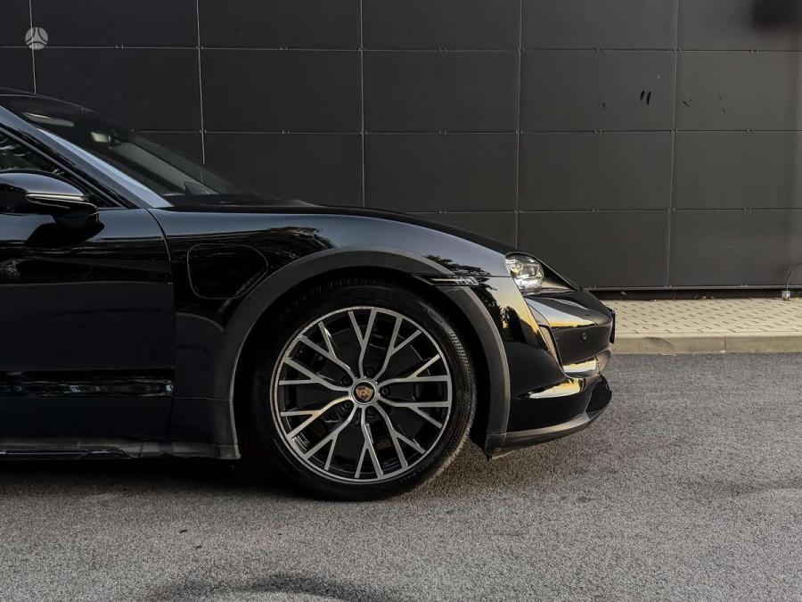 Black Porsche Taycan 2022 in Siauliai, with an engine capacity of 0.00 L and mileage of 74 thousand km for 67900 €, photo 12 on AUTOMOTO.COM.LV