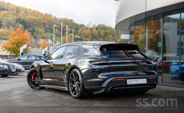 Black Porsche Taycan 2023 in Tukums, with an engine capacity of 0.00 L and mileage of 45 thousand km for 79990 €, photo 4 on AUTOMOTO.COM.LV