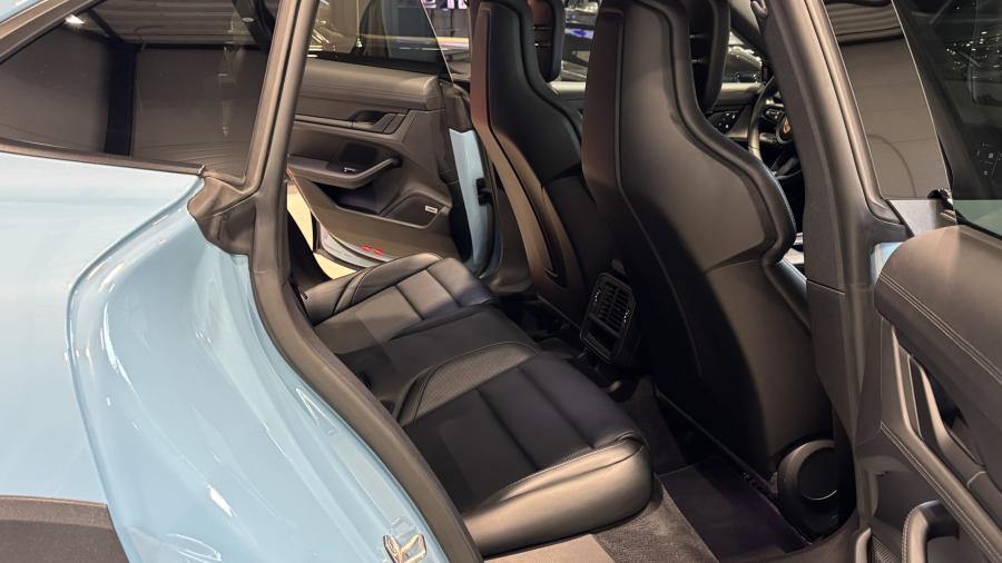 Zils Porsche Taycan 2023 Rīga, ar dzinēja tilpumu 0.00 L un nobraukumu 55 tūkst. km par 69990 €, foto 17 vietnē AUTOMOTO.COM.LV