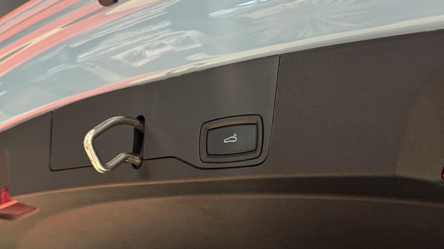 Zils Porsche Taycan 2023 Rīga, ar dzinēja tilpumu 0.00 L un nobraukumu 55 tūkst. km par 69990 €, foto 24 vietnē AUTOMOTO.COM.LV