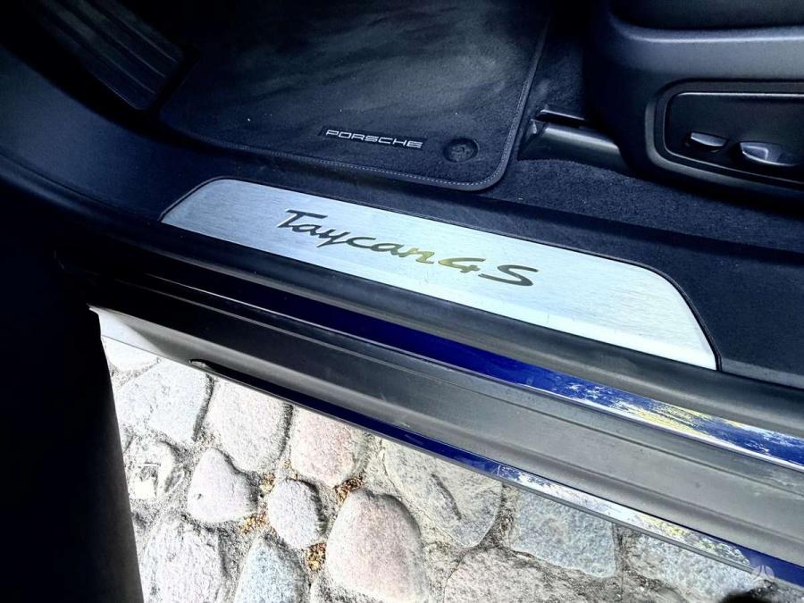 Blue Porsche Taycan 2020 in Kaunas, with an engine capacity of 0.00 L and mileage of 81 thousand km for 54000 €, photo 6 on AUTOMOTO.COM.LV