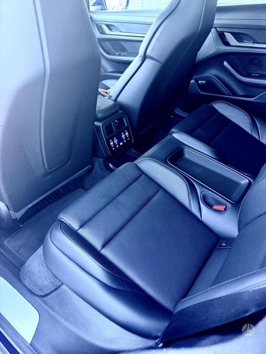 Blue Porsche Taycan 2020 in Kaunas, with an engine capacity of 0.00 L and mileage of 81 thousand km for 54000 €, photo 8 on AUTOMOTO.COM.LV
