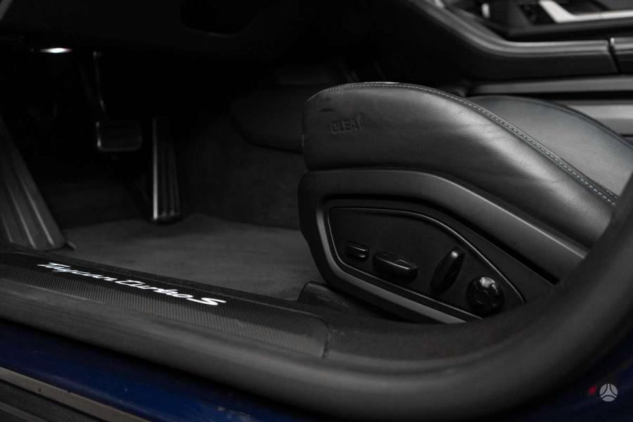 Blue Porsche Taycan 2021 in Riga, with an engine capacity of 0.00 L and mileage of 90 thousand km for 79900 €, photo 21 on AUTOMOTO.COM.LV