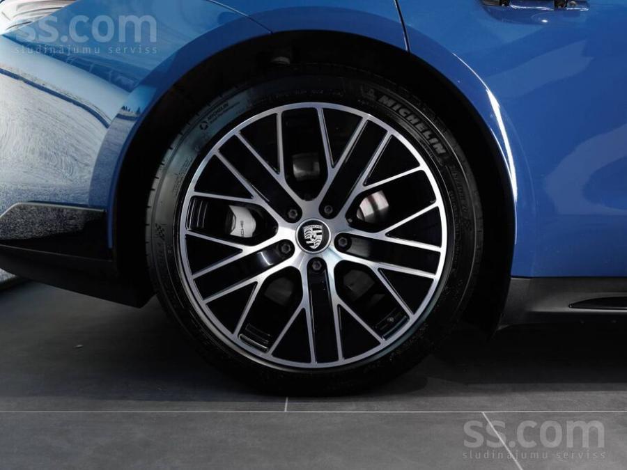 Blue Porsche Taycan 2021 in Riga, with an engine capacity of 0.00 L and mileage of 55 thousand km for 69900 €, photo 17 on AUTOMOTO.COM.LV