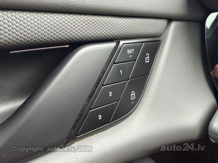 Zils Porsche Taycan 2021 Tallina, ar dzinēja tilpumu 0.00 L un nobraukumu 123 tūkst. km par 63990 €, foto 18 vietnē AUTOMOTO.COM.LV