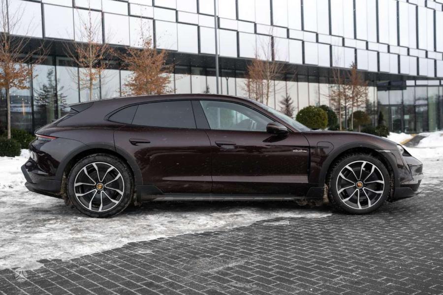 Brūns Porsche Taycan 2021 Viļņa, ar dzinēja tilpumu 0.00 L un nobraukumu 68 tūkst. km par 72000 €, foto 5 vietnē AUTOMOTO.COM.LV