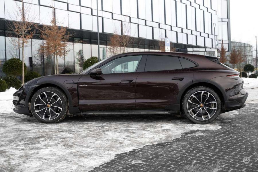 Brūns Porsche Taycan 2021 Viļņa, ar dzinēja tilpumu 0.00 L un nobraukumu 68 tūkst. km par 72000 €, foto 10 vietnē AUTOMOTO.COM.LV