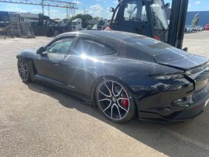 Porsche Taycan 2022 Tauragė, ar dzinēja tilpumu 0.00 L un nobraukumu 80 tūkst. km par 27000 €, foto  vietnē AUTOMOTO.COM.LV