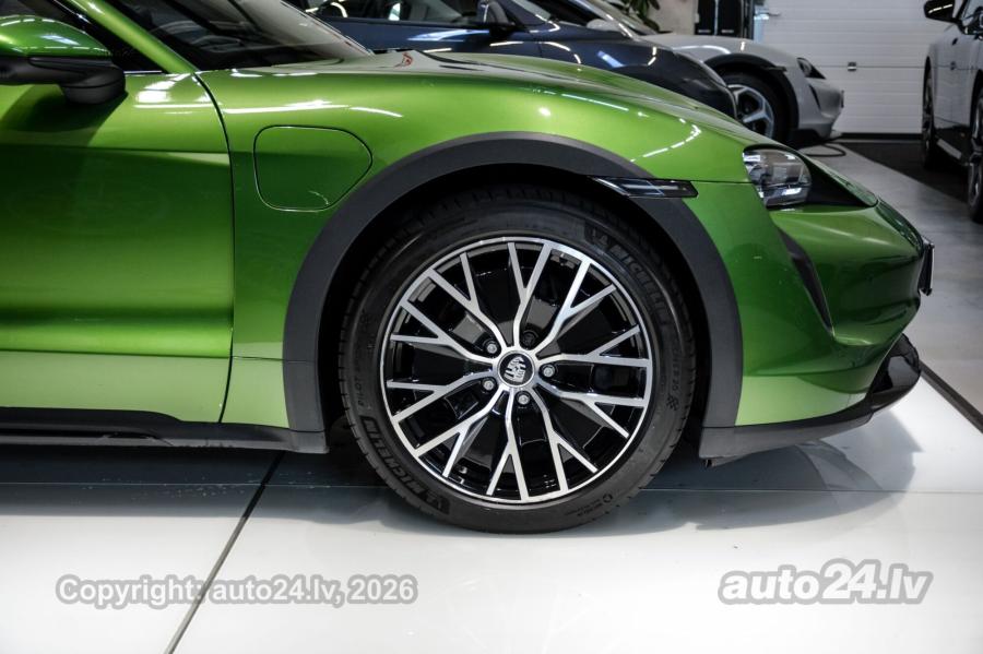 Green Porsche Taycan 2022 in Tallinn, with an engine capacity of 0.00 L and mileage of 46 thousand km for 69900 €, photo 8 on AUTOMOTO.COM.LV