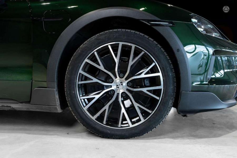 Green Porsche Taycan 2024 in Riga, with an engine capacity of 0.00 L and mileage of 40 thousand km for 88990 €, photo 8 on AUTOMOTO.COM.LV