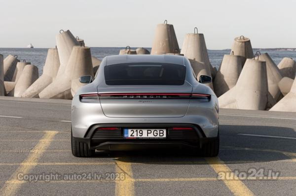 Pelēks Porsche Taycan 2021 Tallina, ar dzinēja tilpumu 0.00 L un nobraukumu 51 tūkst. km par 53990 €, foto 2 vietnē AUTOMOTO.COM.LV