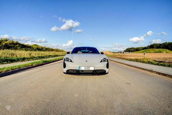 Pelēks Porsche Taycan 2021 Kauņa, ar dzinēja tilpumu 0.00 L un nobraukumu 142 tūkst. km par 69000 €, foto 3 vietnē AUTOMOTO.COM.LV